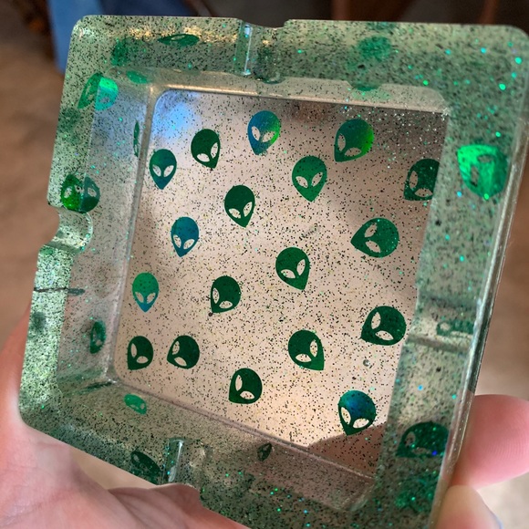 Office | Alien Ashtray | Poshmark
